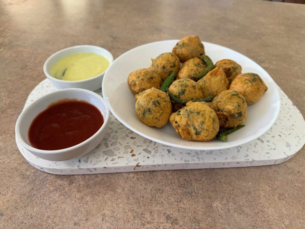 Methi Na Gota / Methi Pakoda - Famous Indian snack | A Fenugreek Leave ...